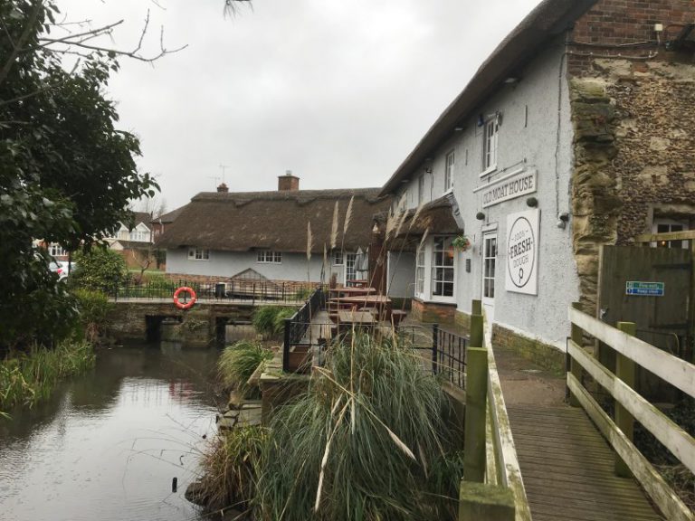 Old Moat House roast lunch | The Lea Valley Walk by Leigh Hatts